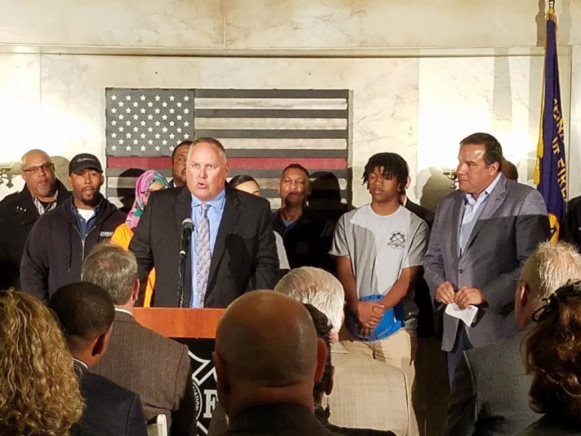 City, Building Trades, Sign Historic Agreement - Columbus Construction